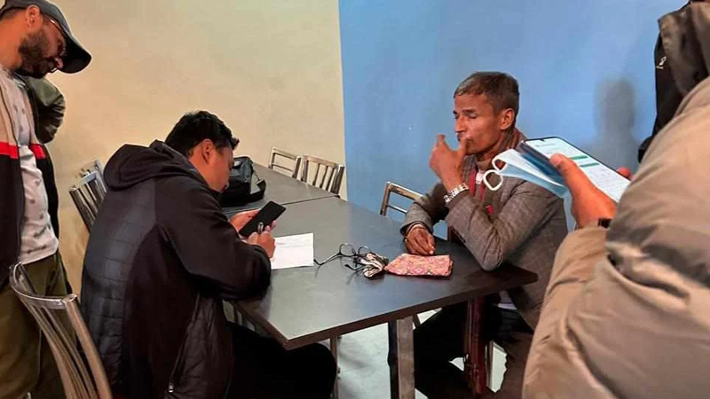 पाँच लाख घूससहित वडाध्यक्ष पक्राउ | पालिका डायरी